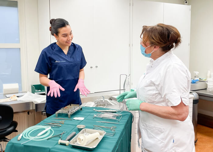 Assisteren bij implanteren op locatie - Cursussen - Implacademy